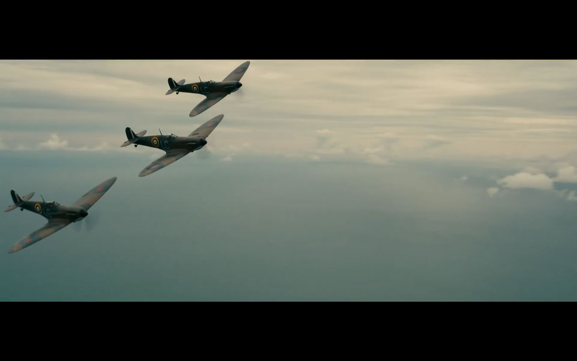 Dunkirk shows off more of its air to air scenes – Stormbirds